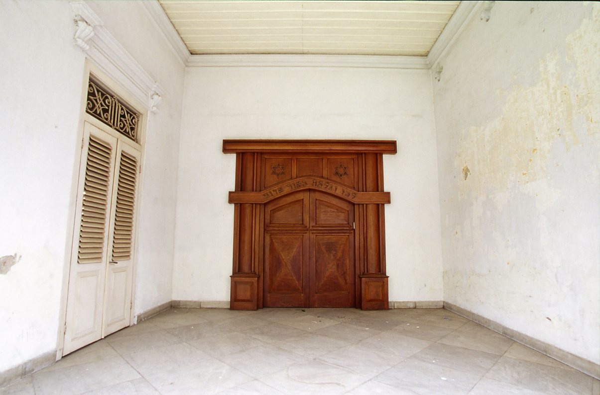 See Inside Destroyed Surabayan Synagogue | Diarna