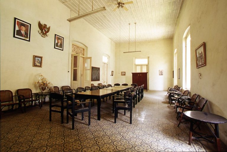 See Inside Destroyed Surabayan Synagogue | Diarna