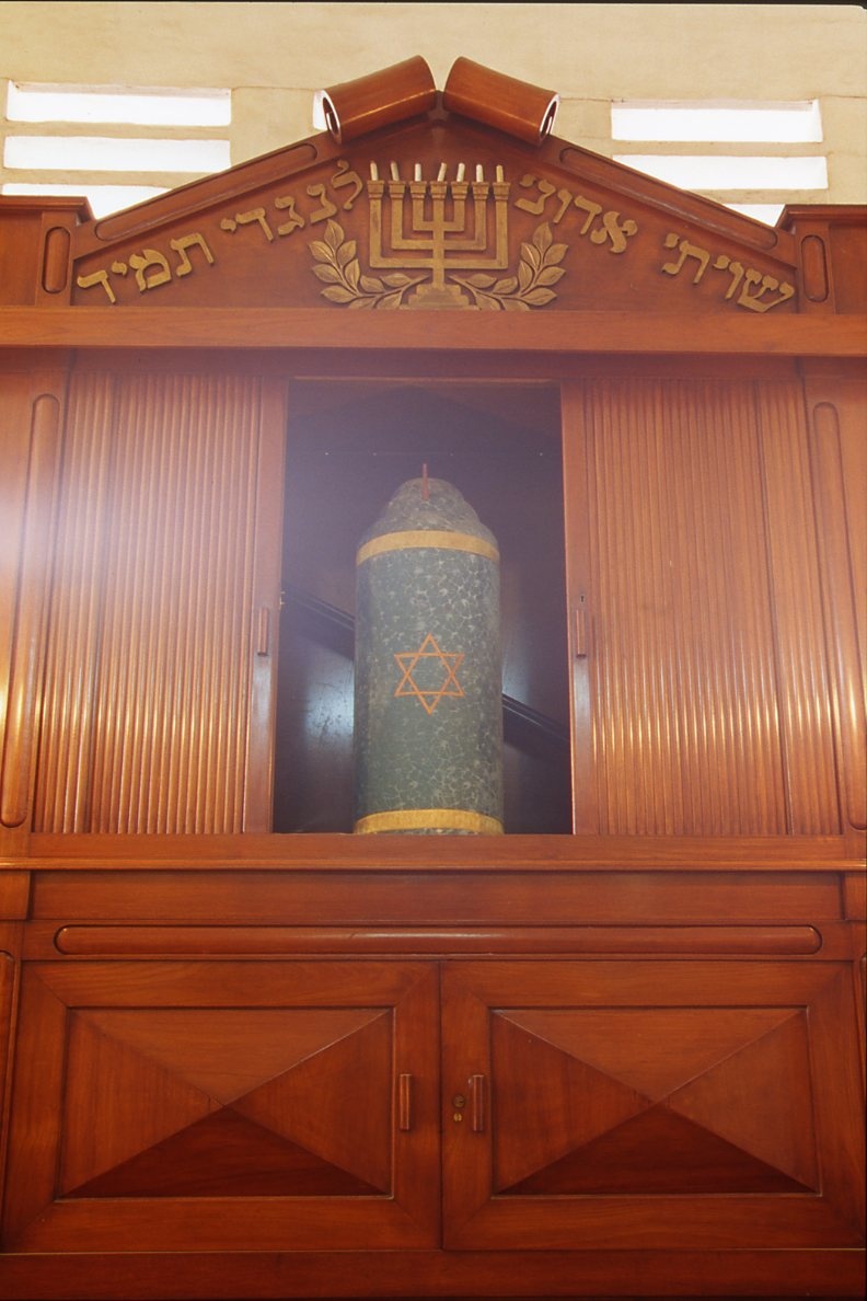 See Inside Destroyed Surabayan Synagogue | Diarna