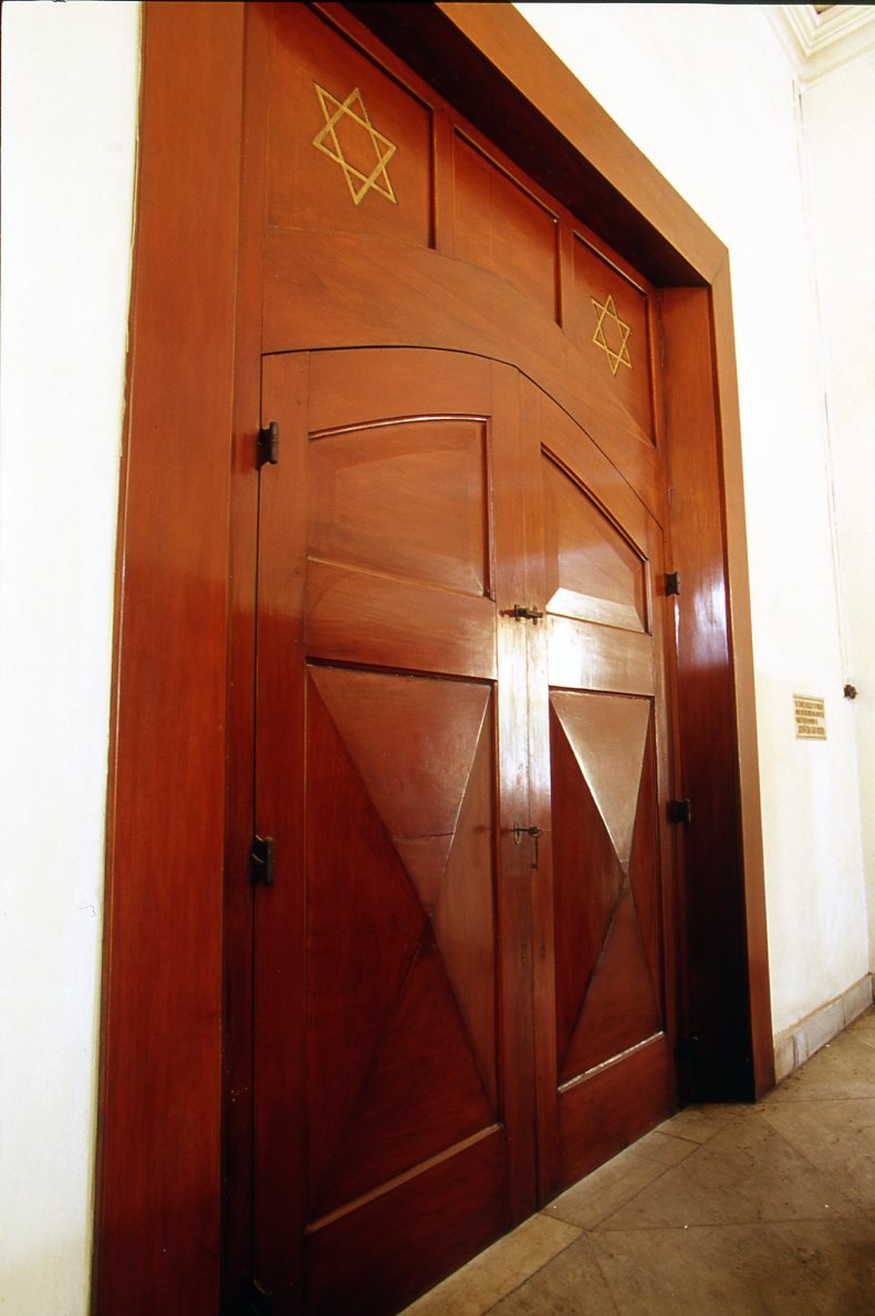 See Inside Destroyed Surabayan Synagogue | Diarna