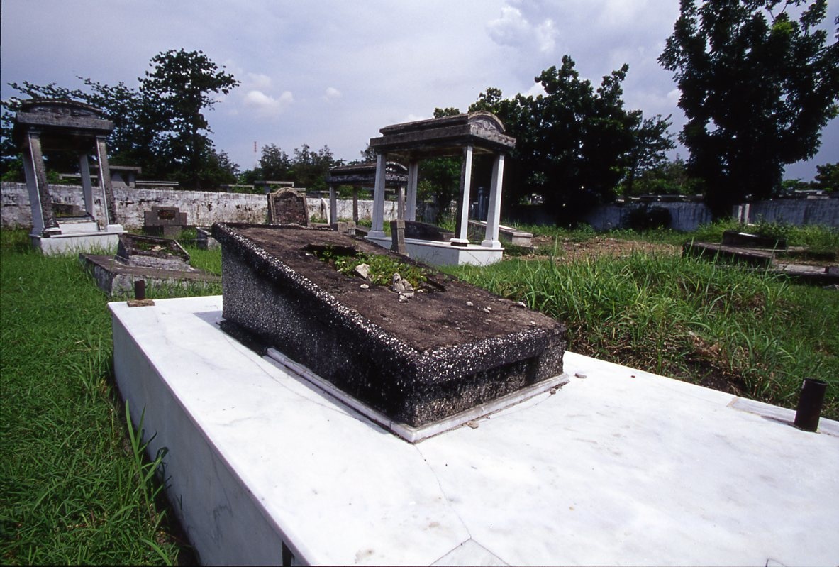 See Inside Destroyed Surabayan Synagogue | Diarna