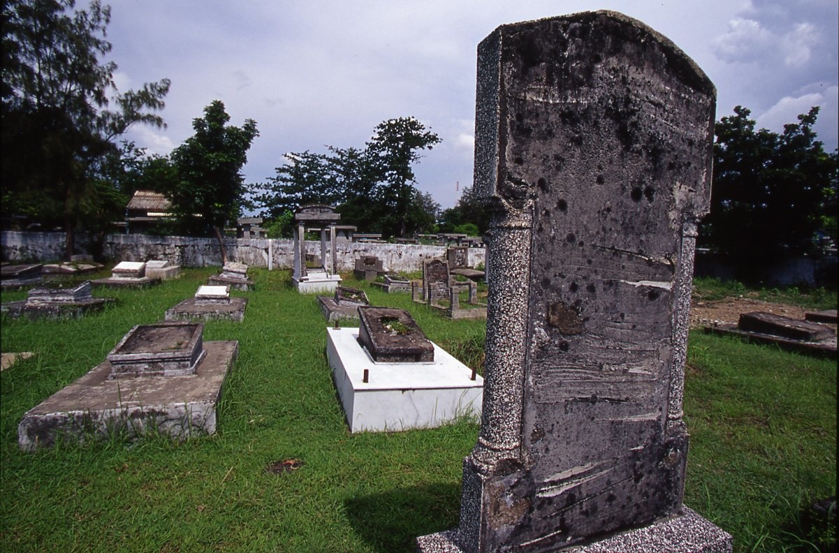 See Inside Destroyed Surabayan Synagogue | Diarna